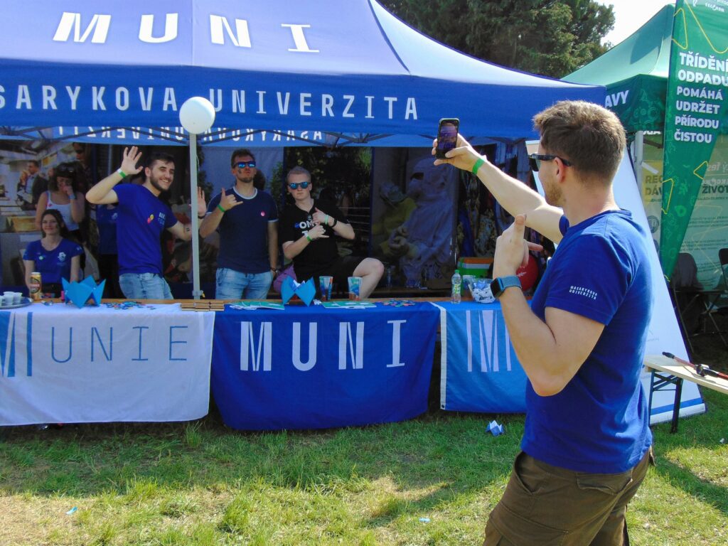 MUNIE BLESK – Strhující rozhovory, nečekaná odhalení, šokující příběhy ...